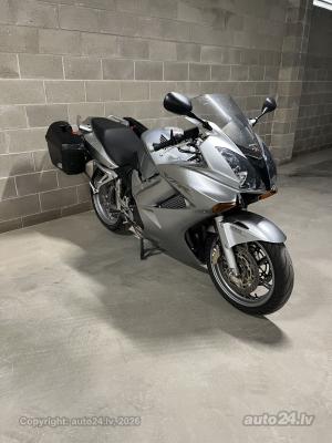 Pelēks Honda VFR 800 2006 Tallina, ar dzinēja tilpumu 0.78 L un nobraukumu 22 tūkst. km par 5840 €, foto 15 vietnē AUTOMOTO.COM.LV