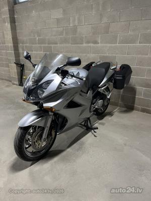 Pelēks Honda VFR 800 2006 Tallina, ar dzinēja tilpumu 0.78 L un nobraukumu 22 tūkst. km par 5840 €, foto 16 vietnē AUTOMOTO.COM.LV