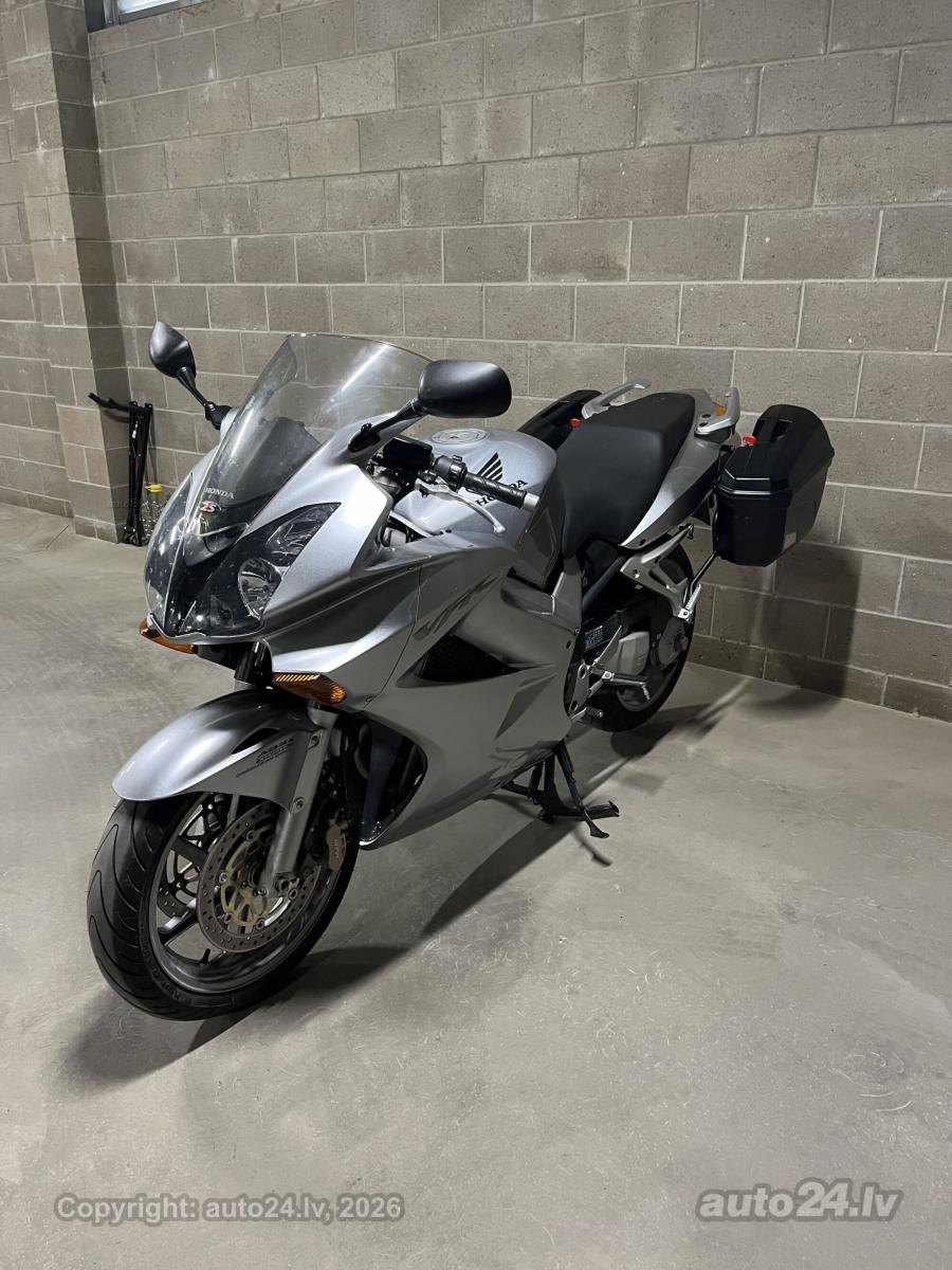 Pelēks Honda VFR 800 2006 Tallina, ar dzinēja tilpumu 0.78 L un nobraukumu 22 tūkst. km par 5840 €, foto 16 vietnē AUTOMOTO.COM.LV