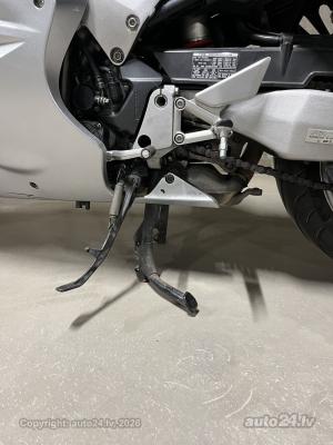 Pelēks Honda VFR 800 2006 Tallina, ar dzinēja tilpumu 0.78 L un nobraukumu 22 tūkst. km par 5840 €, foto 19 vietnē AUTOMOTO.COM.LV