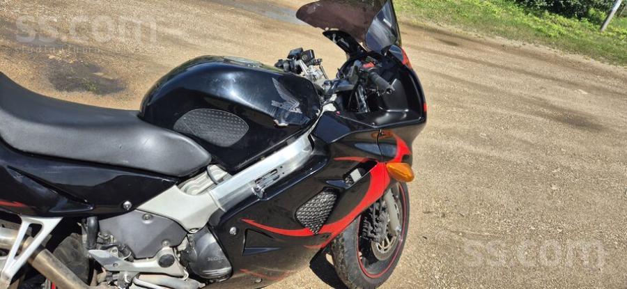 Honda VFR 800 1998 Jēkabpils, ar dzinēja tilpumu 0.78 L un nobraukumu 0 tūkst. km par 1500 €, foto 6 vietnē AUTOMOTO.COM.LV