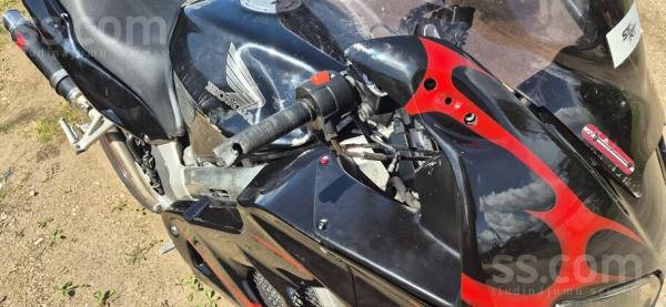 Honda VFR 800 1998 Jēkabpils, ar dzinēja tilpumu 0.78 L un nobraukumu 0 tūkst. km par 1500 €, foto 6 vietnē AUTOMOTO.COM.LV