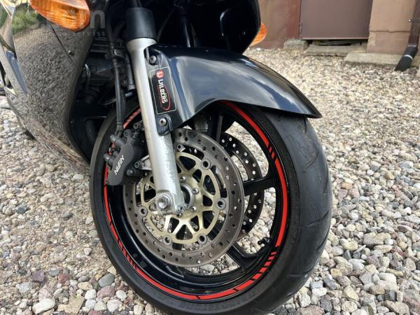 Honda VFR 800 2000 in Rezekne, with an engine capacity of 0.80 L and mileage of 0 thousand km for 2450 €, photo 8 on AUTOMOTO.COM.LV