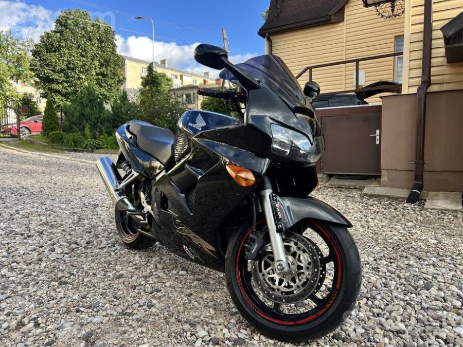 Honda VFR 800 2000 in Rezekne, with an engine capacity of 0.80 L and mileage of 0 thousand km for 2450 €, photo 1 on AUTOMOTO.COM.LV