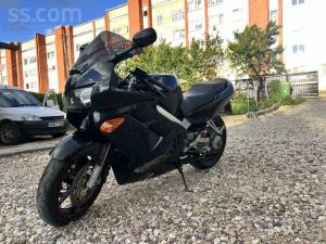 Honda VFR 800 2000 in Rezekne, with an engine capacity of 0.80 L and mileage of 0 thousand km for 2450 €, photo 4 on AUTOMOTO.COM.LV