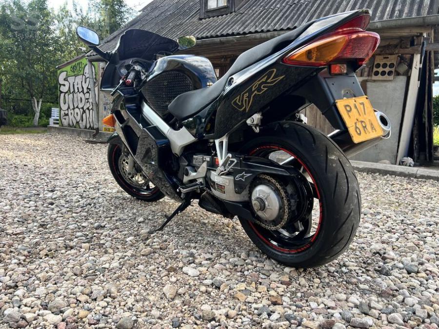 Honda VFR 800 2000 in Rezekne, with an engine capacity of 0.80 L and mileage of 0 thousand km for 2450 €, photo 6 on AUTOMOTO.COM.LV