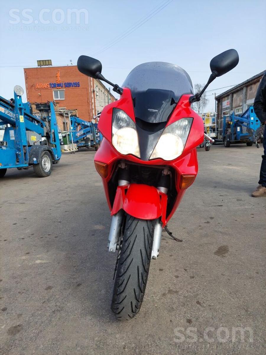 Honda VFR 800 2002 Rīga, ar dzinēja tilpumu 0.78 L un nobraukumu 0 tūkst. km par 2200 €, foto 1 vietnē AUTOMOTO.COM.LV