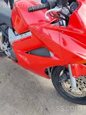 Honda VFR 800 2002 Rīga, ar dzinēja tilpumu 0.78 L un nobraukumu 0 tūkst. km par 2200 €, foto 3 vietnē AUTOMOTO.COM.LV