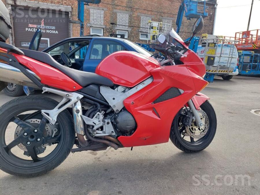 Honda VFR 800 2002 Rīga, ar dzinēja tilpumu 0.78 L un nobraukumu 0 tūkst. km par 2200 €, foto 4 vietnē AUTOMOTO.COM.LV