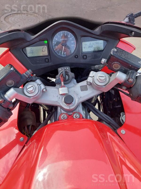 Honda VFR 800 2002 in Riga, with an engine capacity of 0.78 L and mileage of 0 thousand km for 2200 €, photo 5 on AUTOMOTO.COM.LV