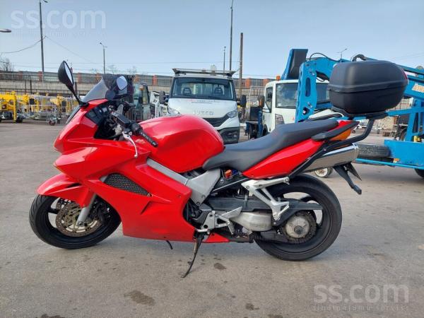 Honda VFR 800 2002 in Riga, with an engine capacity of 0.78 L and mileage of 0 thousand km for 2200 €, photo 10 on AUTOMOTO.COM.LV