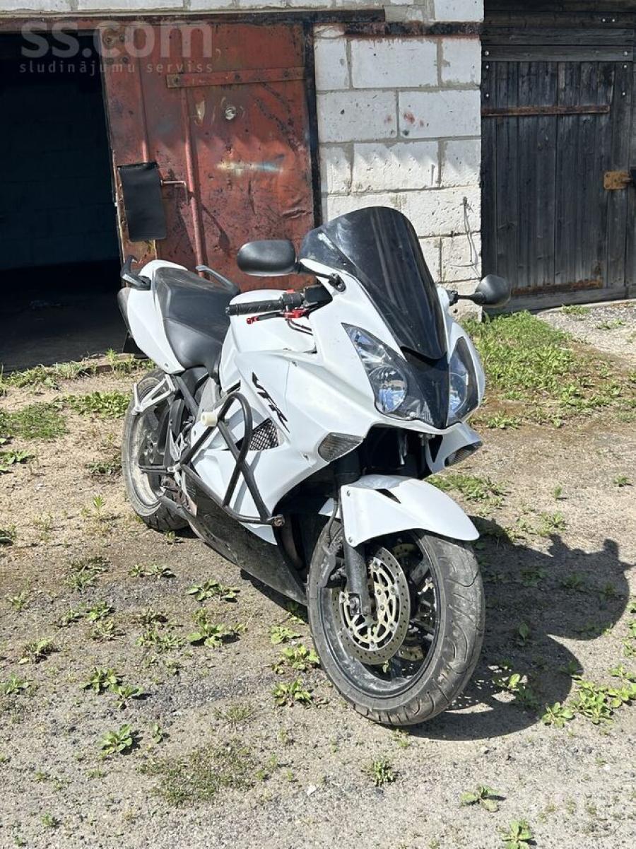 Honda VFR 800 2003 Rēzekne, ar dzinēja tilpumu 0.80 L un nobraukumu 0 tūkst. km par 4790 €, foto 1 vietnē AUTOMOTO.COM.LV