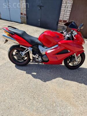 Honda VFR 800 2003 Daugavpils, ar dzinēja tilpumu 0.80 L un nobraukumu 0 tūkst. km par 2800 €, foto  vietnē AUTOMOTO.COM.LV