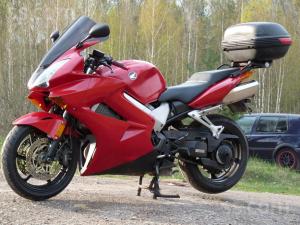 Honda VFR 800 2003 in Riga, with an engine capacity of 0.80 L and mileage of 0 thousand km for 2950 €, photo 3 on AUTOMOTO.COM.LV