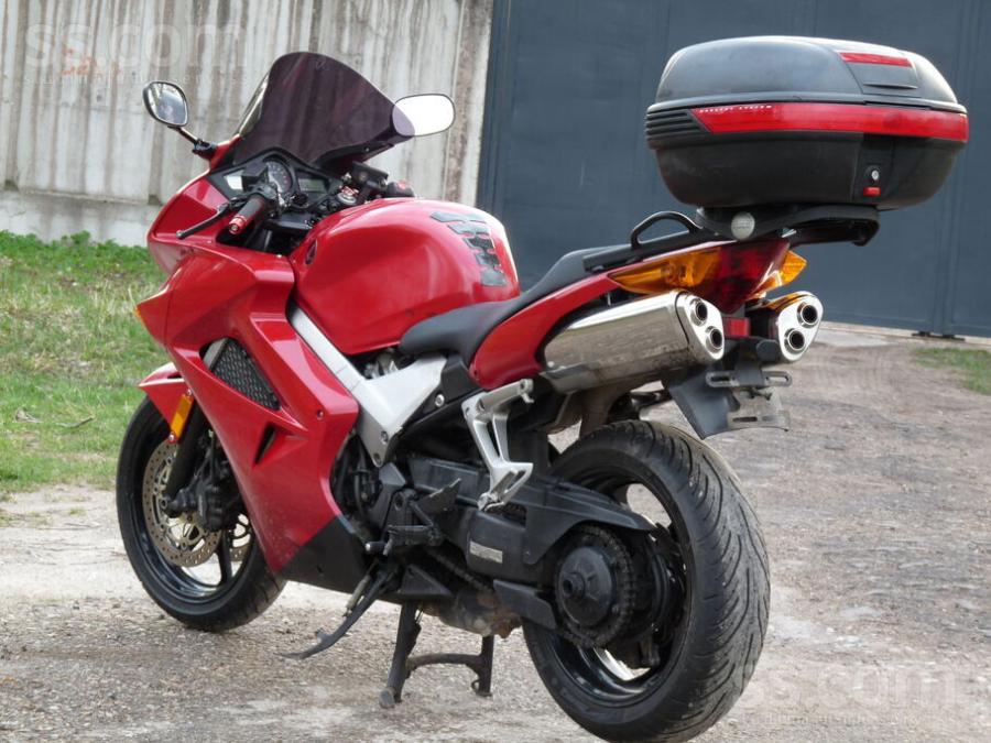 Honda VFR 800 2003 in Riga, with an engine capacity of 0.80 L and mileage of 0 thousand km for 2950 €, photo 6 on AUTOMOTO.COM.LV