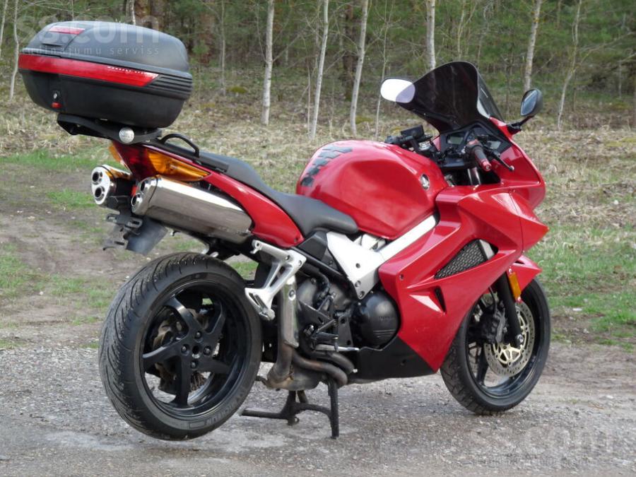 Honda VFR 800 2003 in Riga, with an engine capacity of 0.80 L and mileage of 0 thousand km for 2950 €, photo 7 on AUTOMOTO.COM.LV