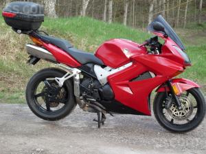 Honda VFR 800 2003 in Riga, with an engine capacity of 0.80 L and mileage of 0 thousand km for 2950 €, photo 8 on AUTOMOTO.COM.LV