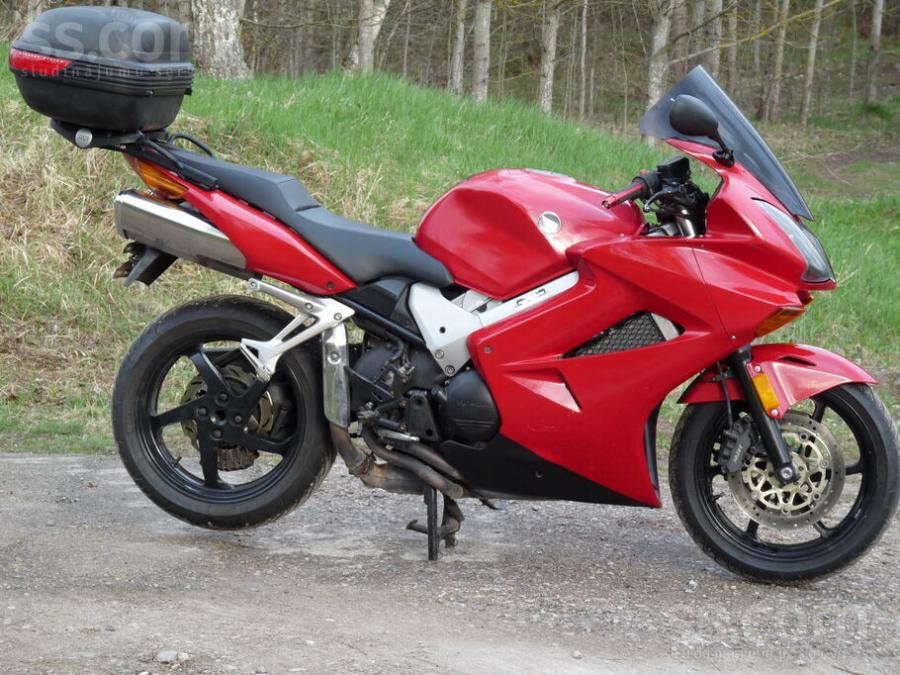 Honda VFR 800 2003 in Riga, with an engine capacity of 0.80 L and mileage of 0 thousand km for 2950 €, photo 8 on AUTOMOTO.COM.LV