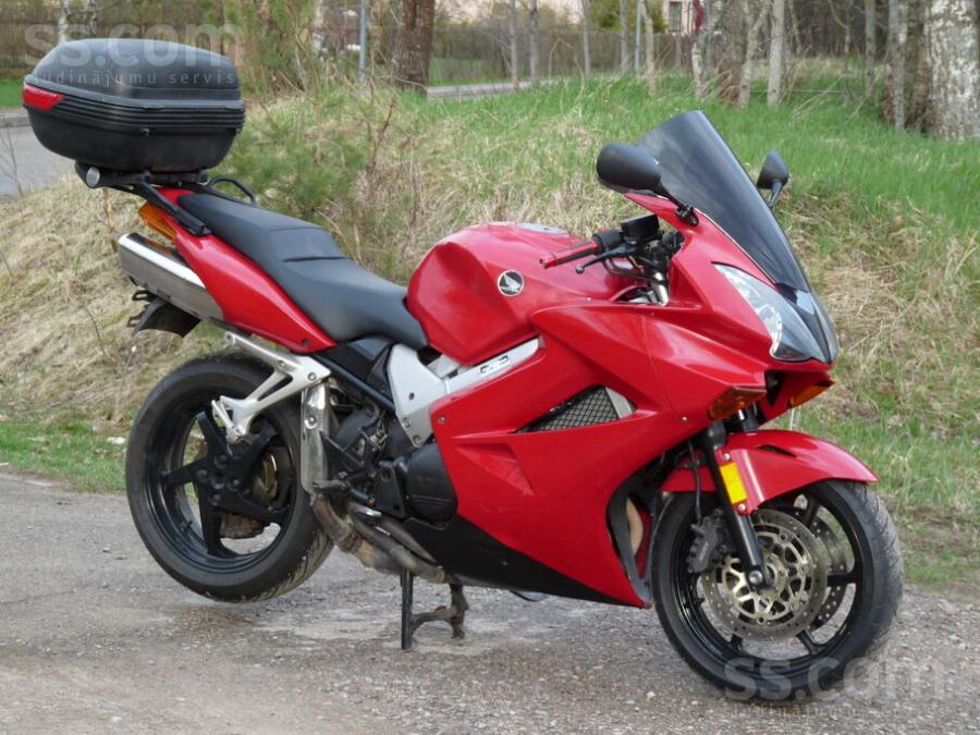 Honda VFR 800 2003 in Riga, with an engine capacity of 0.80 L and mileage of 0 thousand km for 2950 €, photo 9 on AUTOMOTO.COM.LV