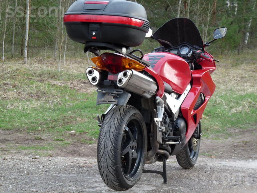 Honda VFR 800 2003 in Riga, with an engine capacity of 0.80 L and mileage of 0 thousand km for 2950 €, photo 10 on AUTOMOTO.COM.LV