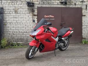 Honda VFR 800 2003 in Riga, with an engine capacity of 0.80 L and mileage of 0 thousand km for 2000 €, photo 3 on AUTOMOTO.COM.LV