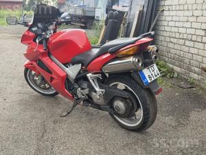 Honda VFR 800 2003 in Riga, with an engine capacity of 0.80 L and mileage of 0 thousand km for 2000 €, photo 5 on AUTOMOTO.COM.LV