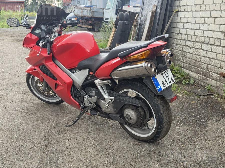 Honda VFR 800 2003 in Riga, with an engine capacity of 0.80 L and mileage of 0 thousand km for 2000 €, photo 5 on AUTOMOTO.COM.LV