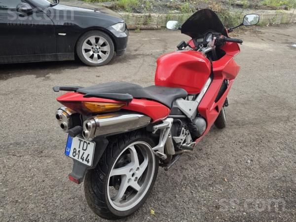 Honda VFR 800 2003 in Riga, with an engine capacity of 0.80 L and mileage of 0 thousand km for 2000 €, photo 5 on AUTOMOTO.COM.LV