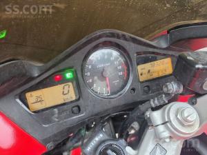 Honda VFR 800 2003 in Riga, with an engine capacity of 0.80 L and mileage of 0 thousand km for 2000 €, photo 7 on AUTOMOTO.COM.LV