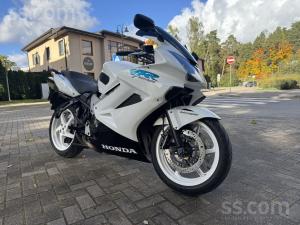 Honda VFR 800 2004 in Riga, with an engine capacity of 0.80 L and mileage of 0 thousand km for 3400 €, photo  on AUTOMOTO.COM.LV