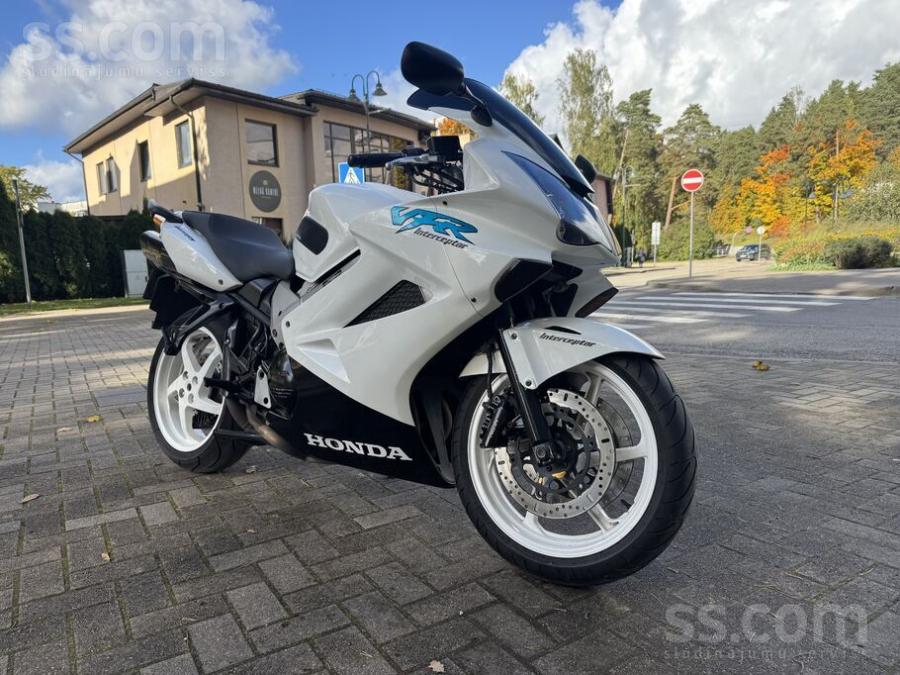 Хонда VFR 800 2004 в Рига, объемом двигателя 0.80 л и пробегом 0 тыс. км за 3400 €, фото 1 на AUTOMOTO.COM.LV