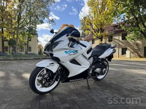 Хонда VFR 800 2004 в Рига, объемом двигателя 0.80 л и пробегом 0 тыс. км за 3400 €, фото 3 на AUTOMOTO.COM.LV
