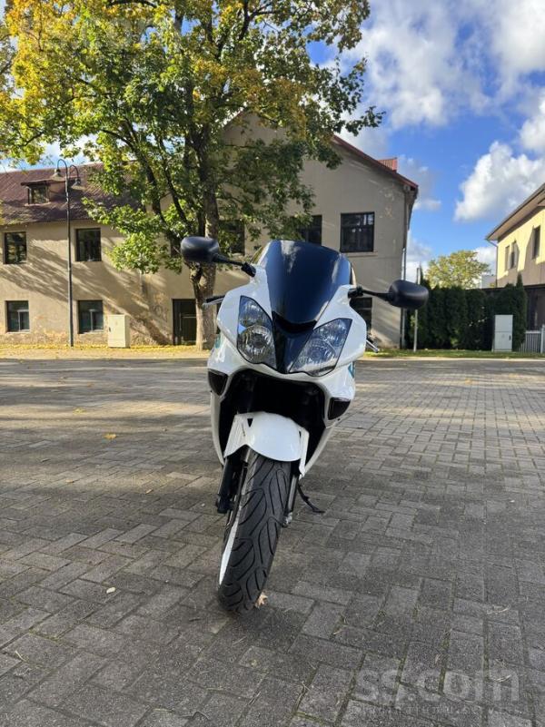 Хонда VFR 800 2004 в Рига, объемом двигателя 0.80 л и пробегом 0 тыс. км за 3400 €, фото 3 на AUTOMOTO.COM.LV