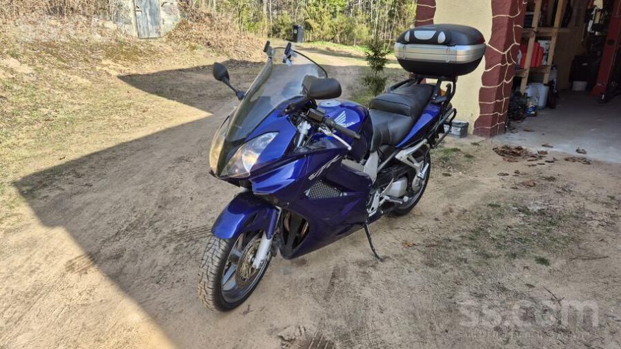 Honda VFR 800 2005 Daugavpils, ar dzinēja tilpumu 0.80 L un nobraukumu 0 tūkst. km par 2500 €, foto 3 vietnē AUTOMOTO.COM.LV
