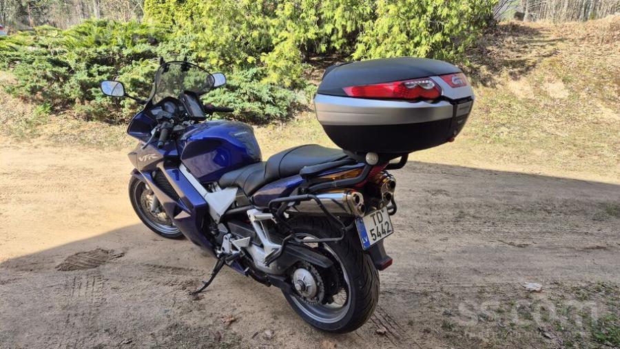 Honda VFR 800 2005 Daugavpils, ar dzinēja tilpumu 0.80 L un nobraukumu 0 tūkst. km par 2500 €, foto 5 vietnē AUTOMOTO.COM.LV
