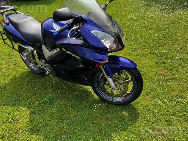 Хонда VFR 800 2005 в Рига, объемом двигателя 0.80 л и пробегом 0 тыс. км за 2750 €, фото 1 на AUTOMOTO.COM.LV