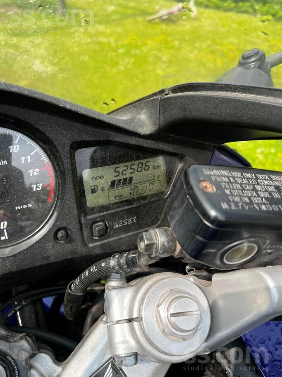 Хонда VFR 800 2005 в Рига, объемом двигателя 0.80 л и пробегом 0 тыс. км за 2750 €, фото 4 на AUTOMOTO.COM.LV