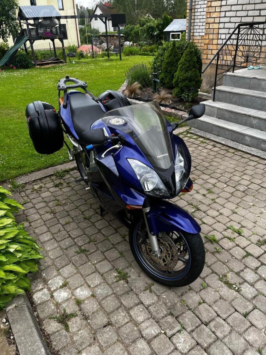 Хонда VFR 800 2005 в Рига, объемом двигателя 0.80 л и пробегом 0 тыс. км за 2750 €, фото 5 на AUTOMOTO.COM.LV