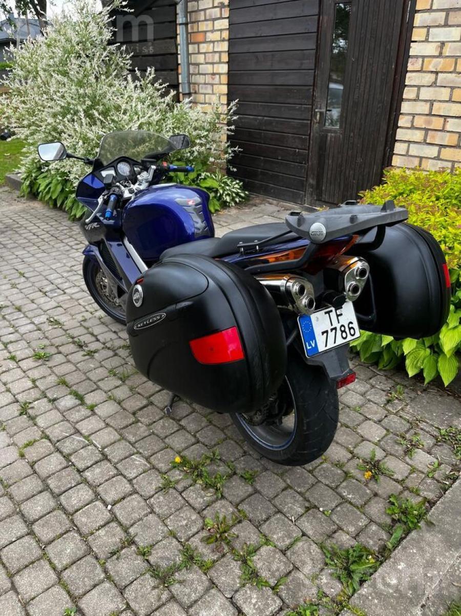Хонда VFR 800 2005 в Рига, объемом двигателя 0.80 л и пробегом 0 тыс. км за 2750 €, фото 6 на AUTOMOTO.COM.LV