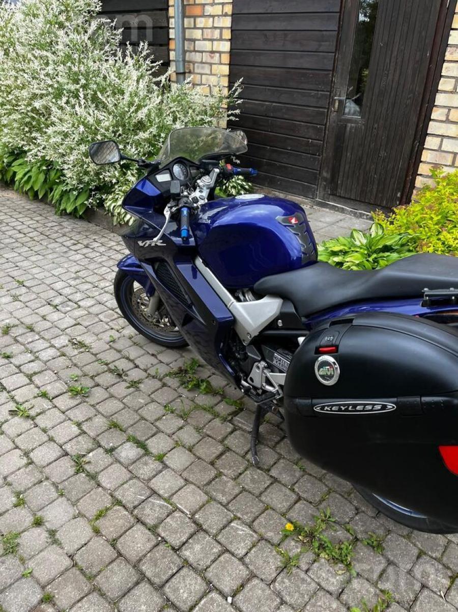 Хонда VFR 800 2005 в Рига, объемом двигателя 0.80 л и пробегом 0 тыс. км за 2750 €, фото 7 на AUTOMOTO.COM.LV