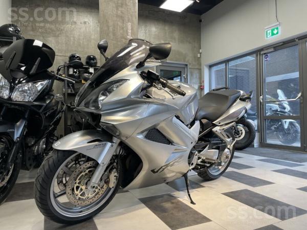 Honda VFR 800 2006 Rīga, ar dzinēja tilpumu 0.80 L un nobraukumu 0 tūkst. km par 3699 €, foto 1 vietnē AUTOMOTO.COM.LV