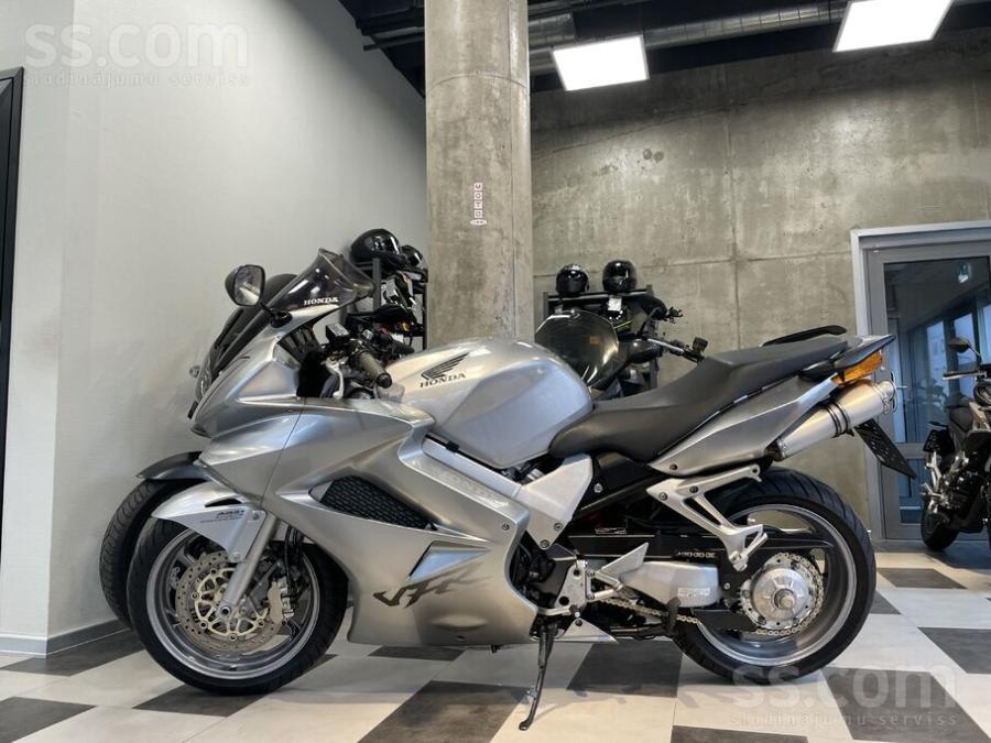 Honda VFR 800 2006 Rīga, ar dzinēja tilpumu 0.80 L un nobraukumu 0 tūkst. km par 3699 €, foto 2 vietnē AUTOMOTO.COM.LV