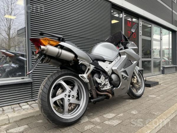 Honda VFR 800 2006 Rīga, ar dzinēja tilpumu 0.80 L un nobraukumu 0 tūkst. km par 3699 €, foto 4 vietnē AUTOMOTO.COM.LV