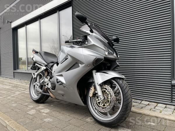 Honda VFR 800 2006 Rīga, ar dzinēja tilpumu 0.80 L un nobraukumu 0 tūkst. km par 3699 €, foto 6 vietnē AUTOMOTO.COM.LV