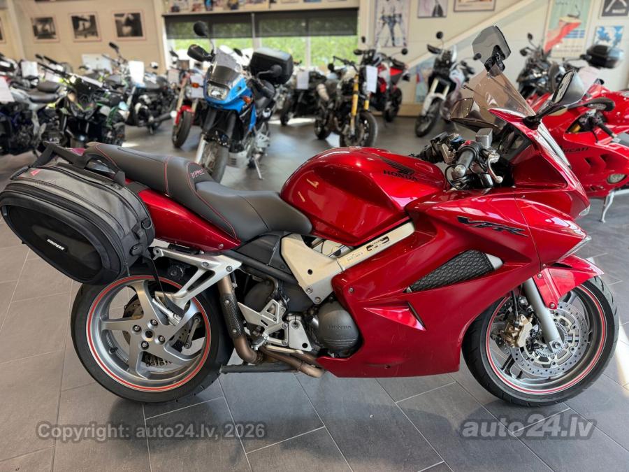 Красный Хонда VFR 800 2006 в Таллин, объемом двигателя 0.78 л и пробегом 74 тыс. км за 2990 €, фото 3 на AUTOMOTO.COM.LV