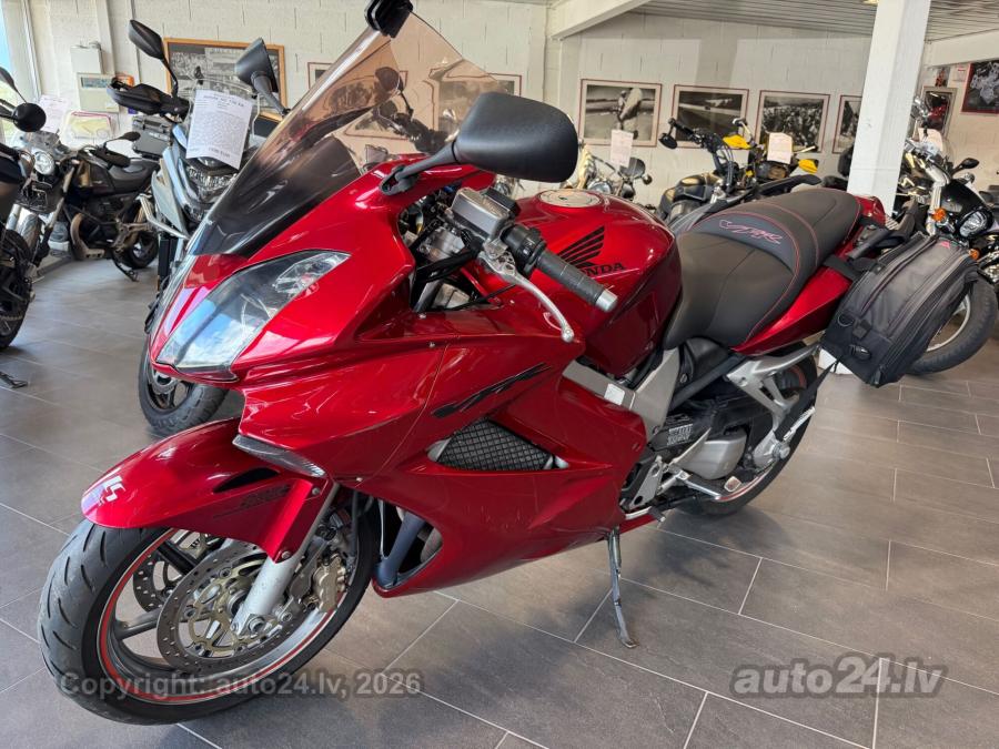Красный Хонда VFR 800 2006 в Таллин, объемом двигателя 0.78 л и пробегом 74 тыс. км за 2990 €, фото 11 на AUTOMOTO.COM.LV