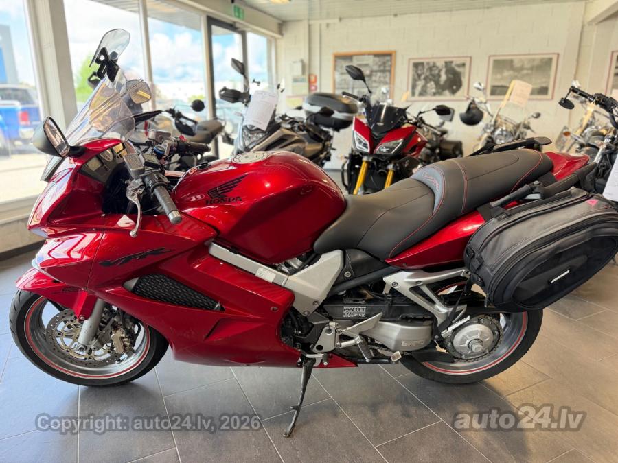 Красный Хонда VFR 800 2006 в Таллин, объемом двигателя 0.78 л и пробегом 74 тыс. км за 2990 €, фото 12 на AUTOMOTO.COM.LV