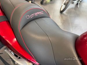 Красный Хонда VFR 800 2006 в Таллин, объемом двигателя 0.78 л и пробегом 74 тыс. км за 2990 €, фото 18 на AUTOMOTO.COM.LV