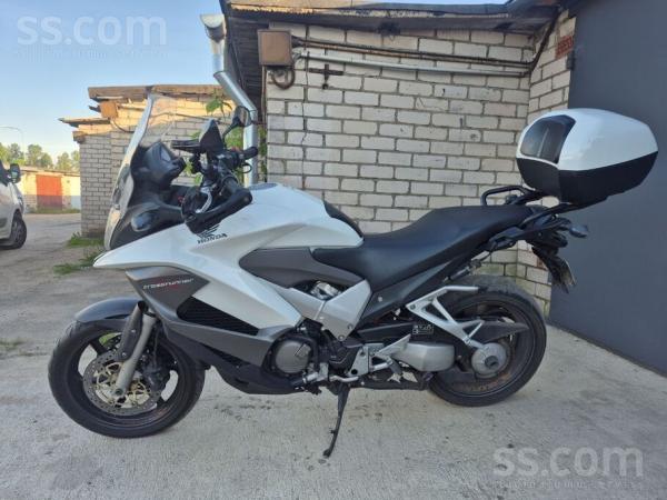 Honda VFR 800X 2012 in Daugavpils, with an engine capacity of 0.78 L and mileage of 0 thousand km for 4000 €, photo 1 on AUTOMOTO.COM.LV