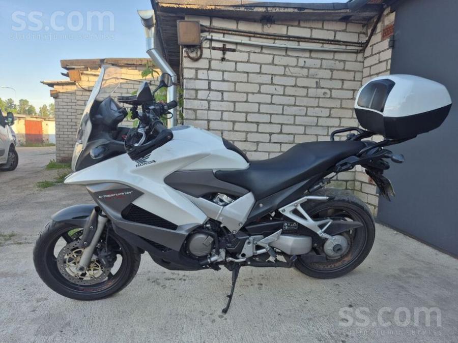 Honda VFR 800X 2012 Daugavpils, ar dzinēja tilpumu 0.78 L un nobraukumu 0 tūkst. km par 4000 €, foto 1 vietnē AUTOMOTO.COM.LV